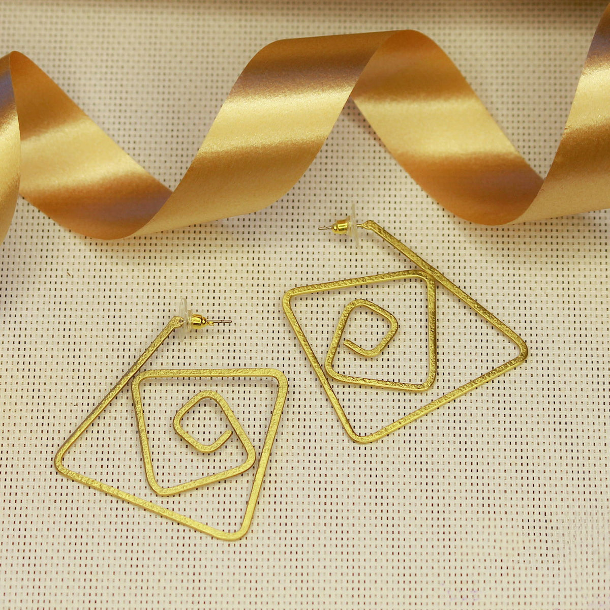 Stylish Spiral Triangle Hoop – The Earth Store